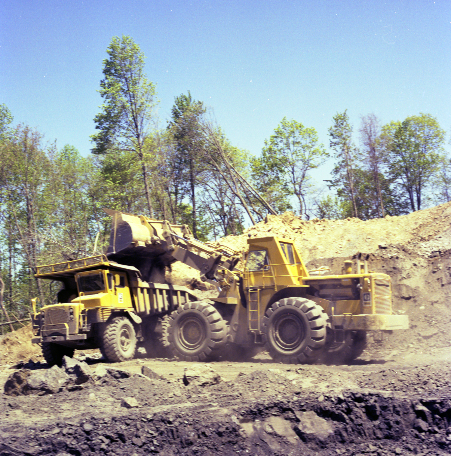New Model Announcement: Cat® 992B Wheel Loader - Classic Construction ...