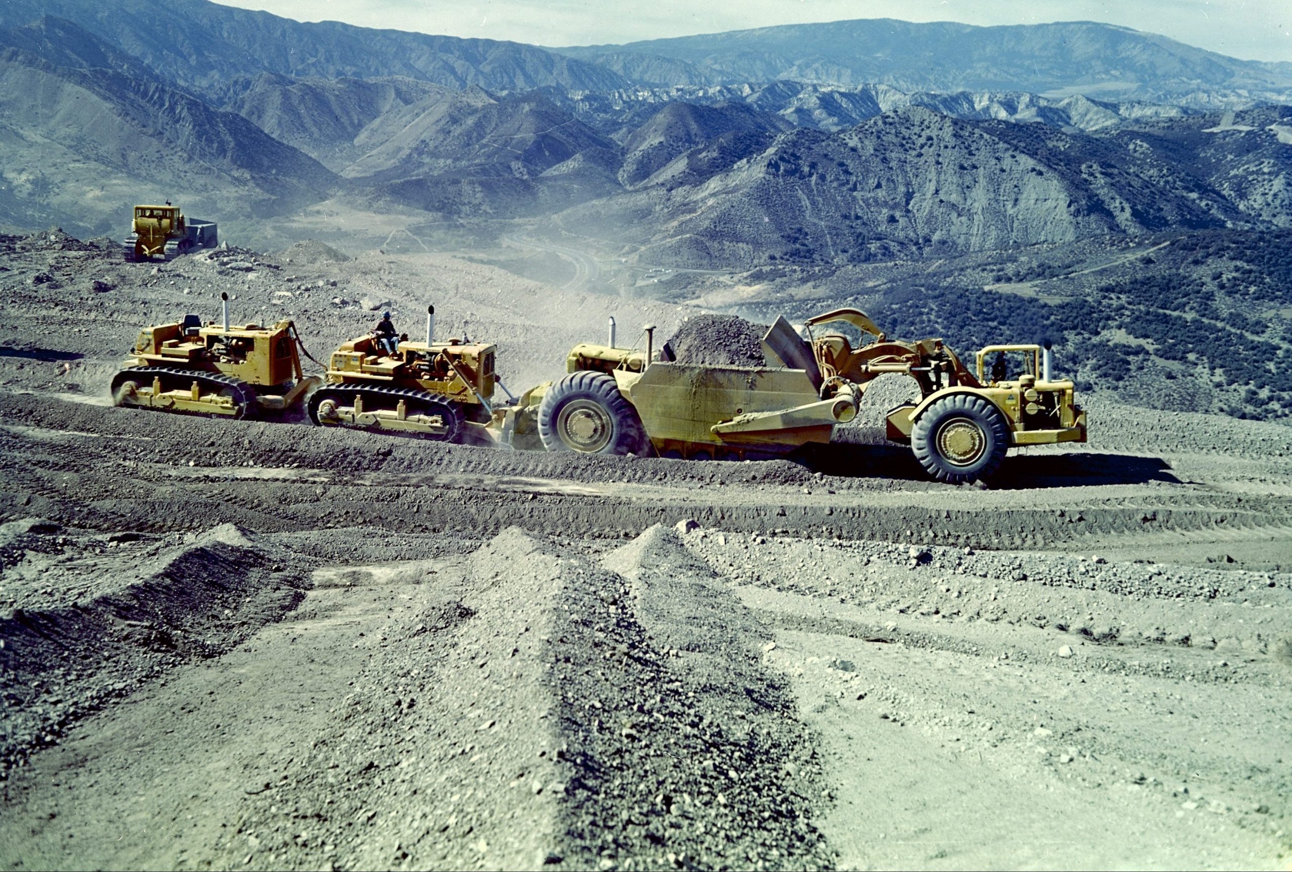 Iron Profile: Cat® D9G Track-Type Tractor - Classic Construction Models