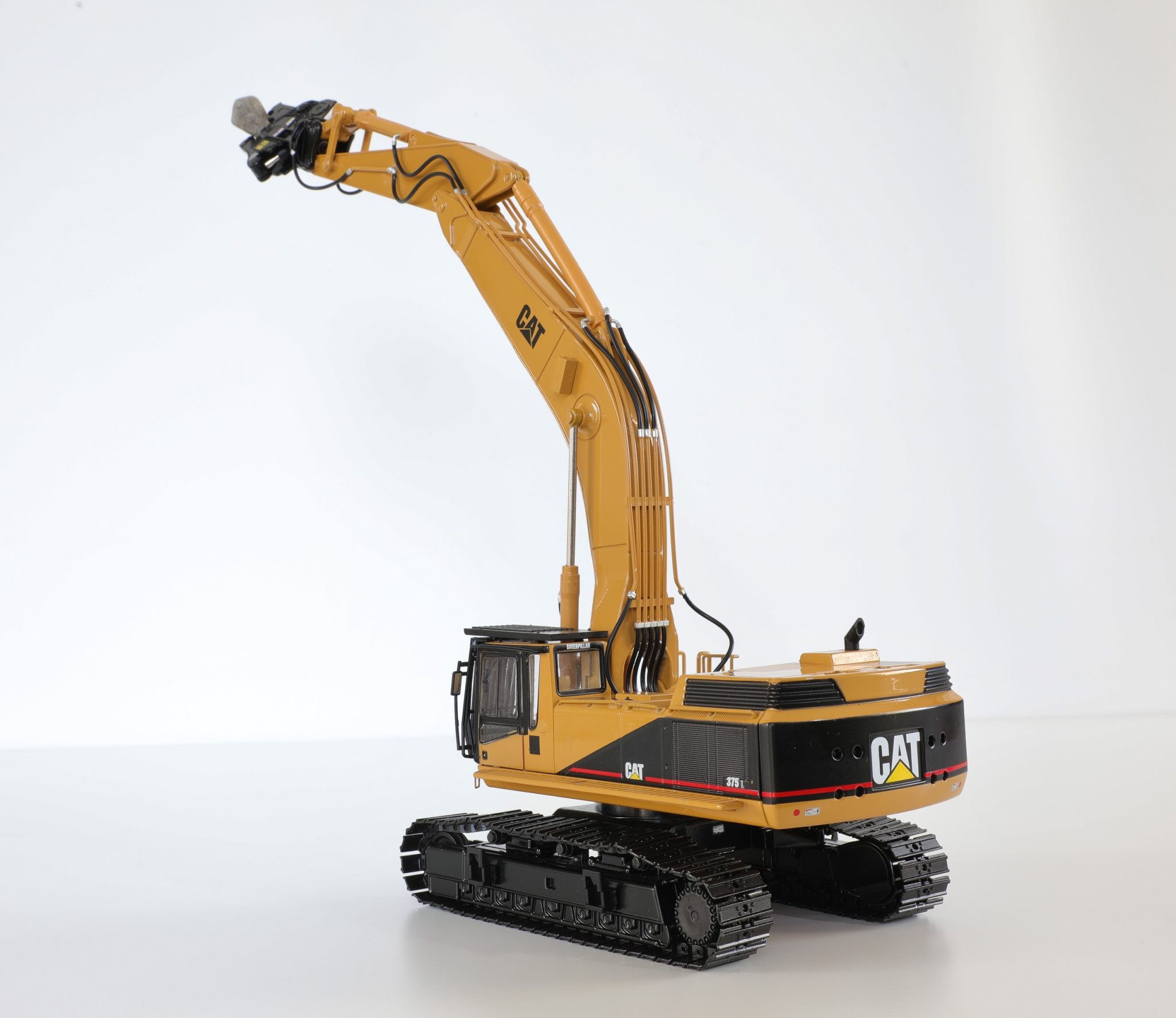 Under Review: Cat® 375L Receives Praise In Earthmovers' Digger Man Blog ...