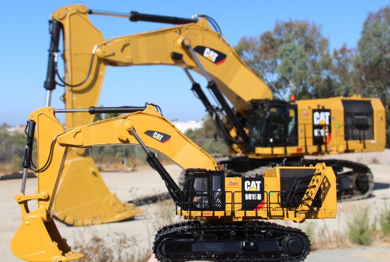 Model-Machine: Cat® 6015B In The Field - Classic Construction Models