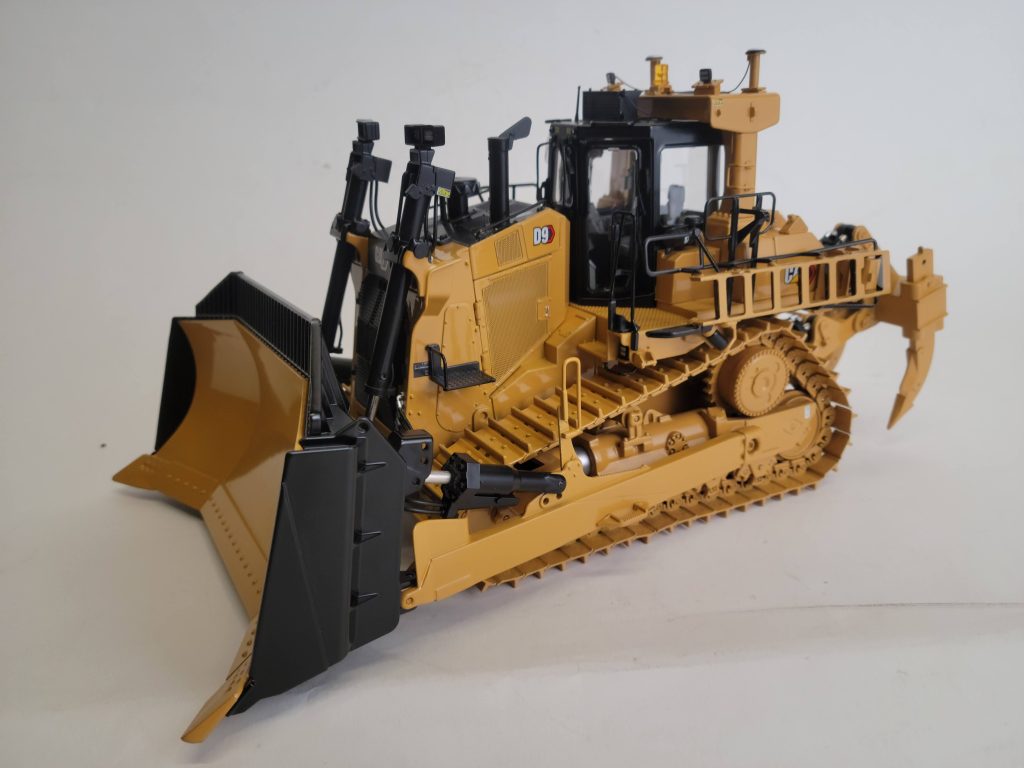 1:24 Cat® D9 Dozer U-Blade w/ Multi-Shank Ripper - Die-Cast - Classic ...