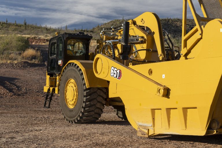 New Model Announcement: 1:24 Cat® 651/657 Wheel Tractor Scrapers – Die-cast - Classic ...